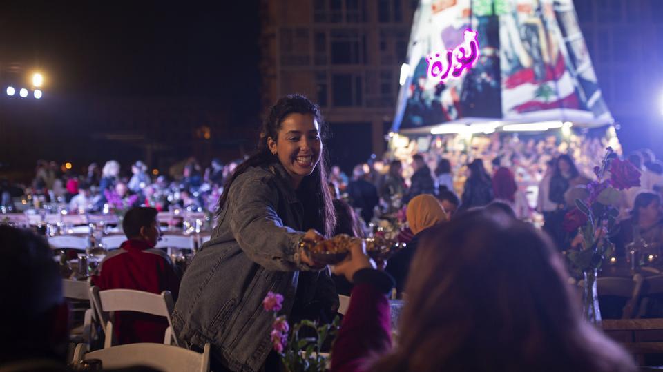 Photos: Community aid helps Lebanese reeling under economic crisis ...
