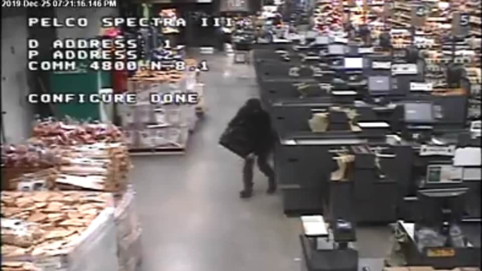 Thief living in store’s celling keeps eluding cops, video sparks ...