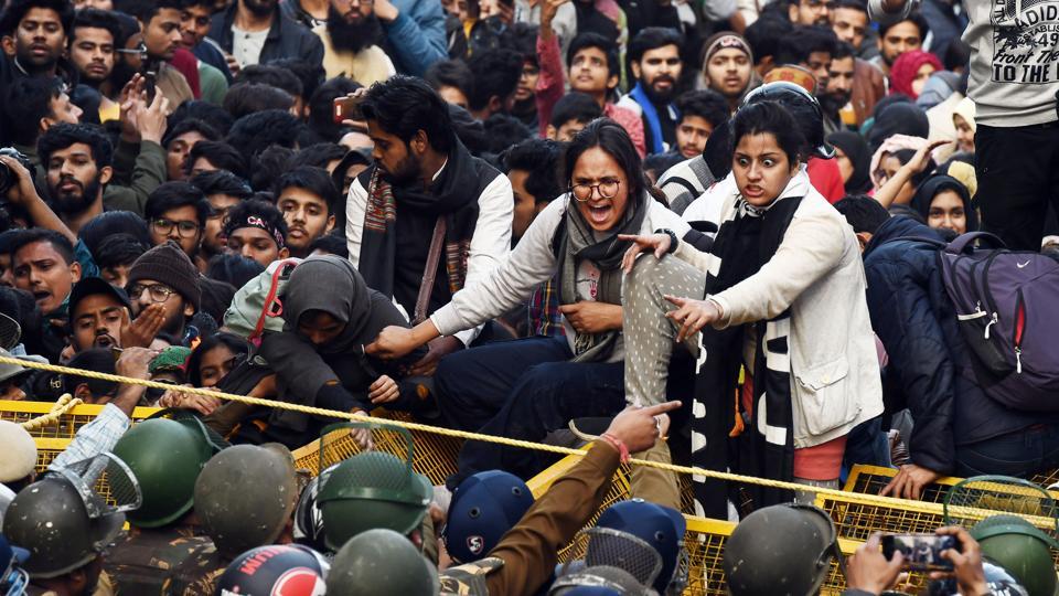 Photos: Jamia erupts after shooting at CAA protest | Hindustan Times Photos: Jamia erupts after shooting at CAA protest | Hindustan Times