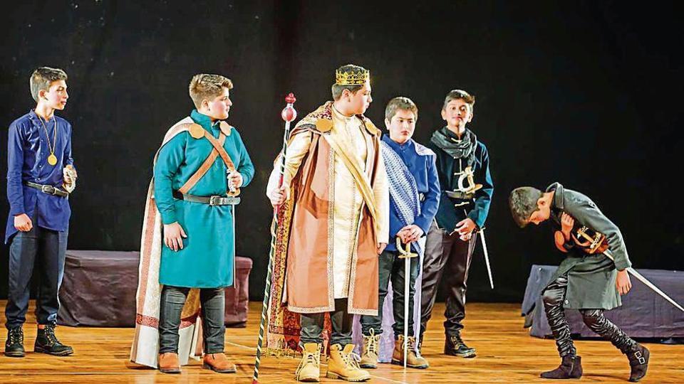 Young Shakespeare fans take over the stage | Hindustan Times