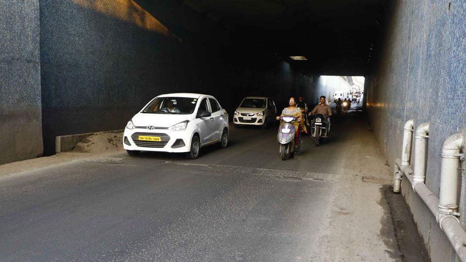 PMC hits ground to clean slippery underpass at Swargate | Hindustan Times