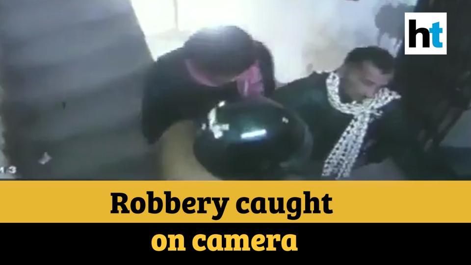 Watch: CCTV visuals of robbers looting a bank in Bihar’s Muzaffarpur ...