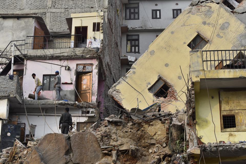 Leaning building of Delhi’s Munirka razed in 72-hour long exercise ...