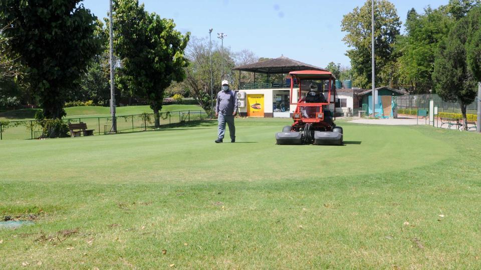 Chandigarh Golf Club distributing food to the needy amid Covid-19 ...