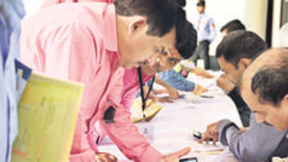 IRS officers pitch 40% tax rate plus cess, under probe | Latest News ...