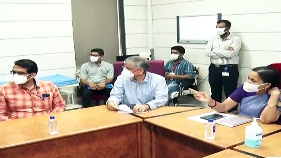 AIIMS director meets doctors in Ahmedabad to advice on Covid treatment ...
