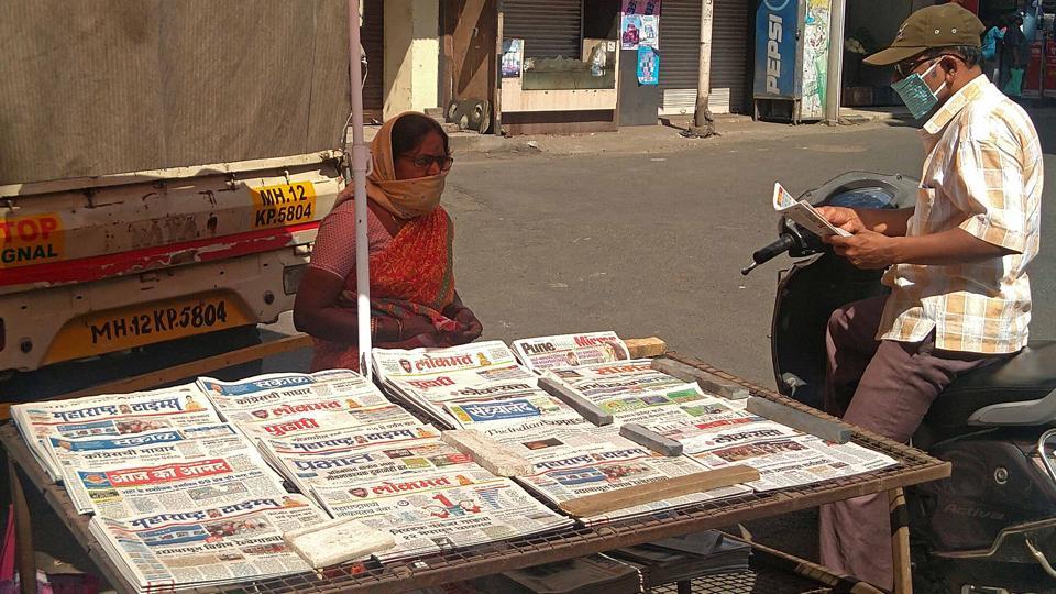 Newspaper vendors resume distribution in Pune | Hindustan Times