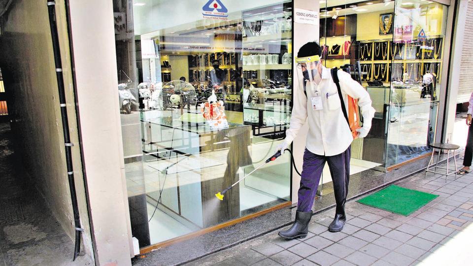 Businesses reopen in Pune under safety cover after 2 months - Hindustan ...