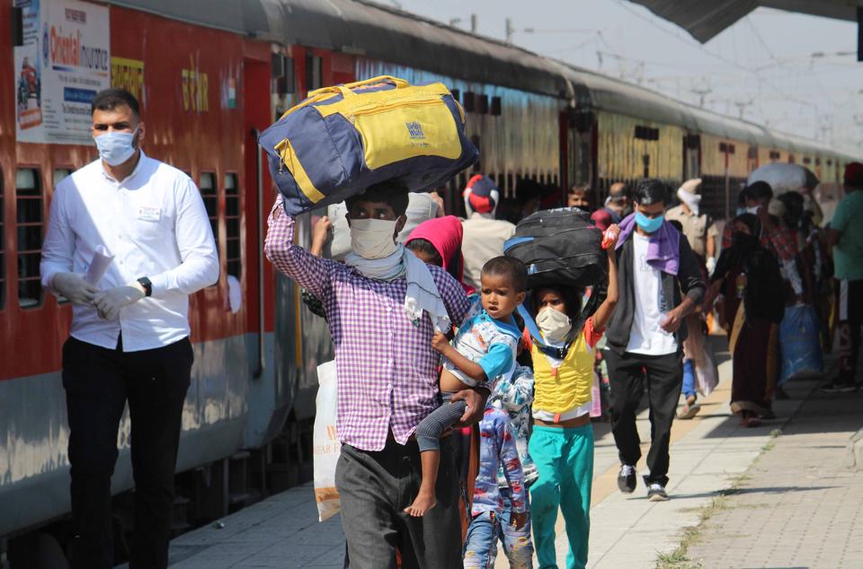 3,976 more migrants leave Mohali for UP, Bihar - Hindustan Times