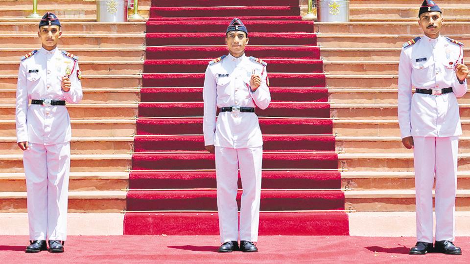 335 cadets of 138th National Defence Academy course graduate in Pune ...