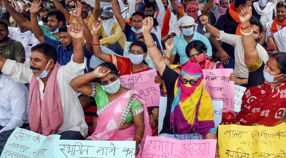 UP assistant teacher applicants protest in Lucknow | Hindustan Times