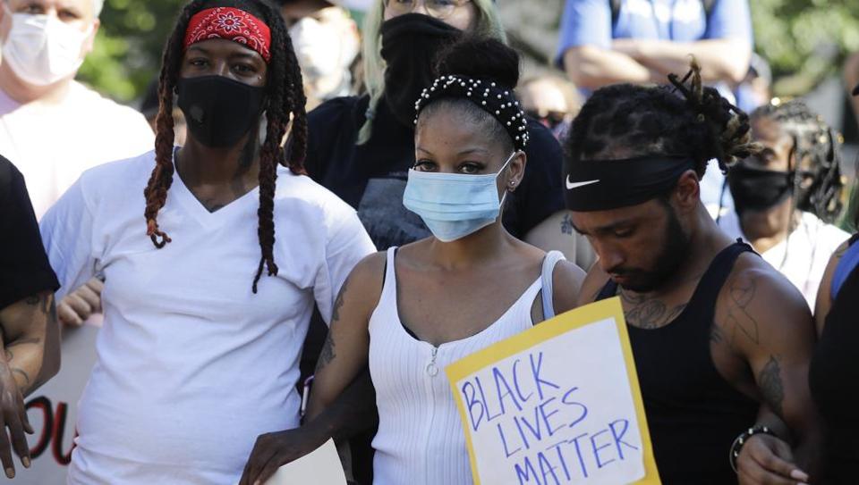 One face in the crowd: A protester haunted by the dead | World News