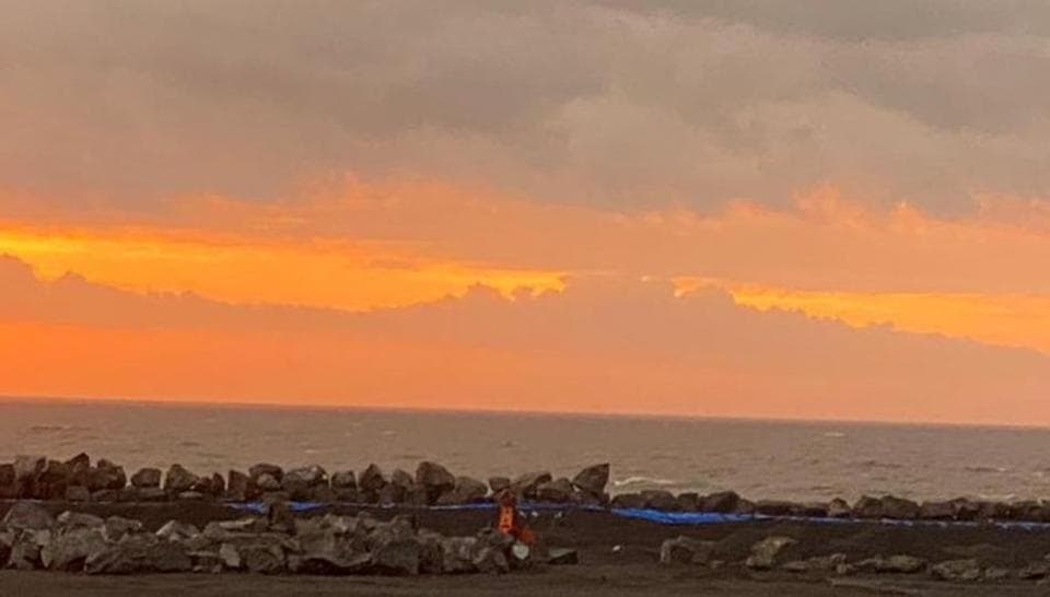 Mumbai sky turns bright orange after Cyclone Nisarga, people tweet ...