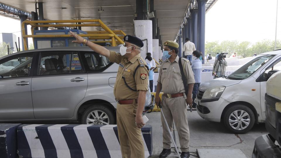 Merging traffic, dug-up highway stretch choke barricaded UP-Gate ...