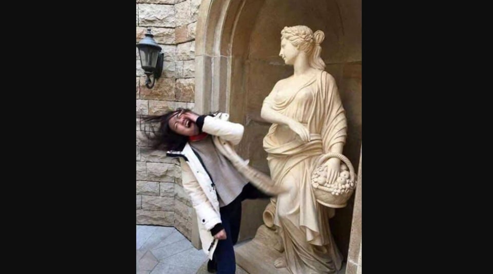 This hilarious Twitter thread is all about sculptures ‘fighting back ...