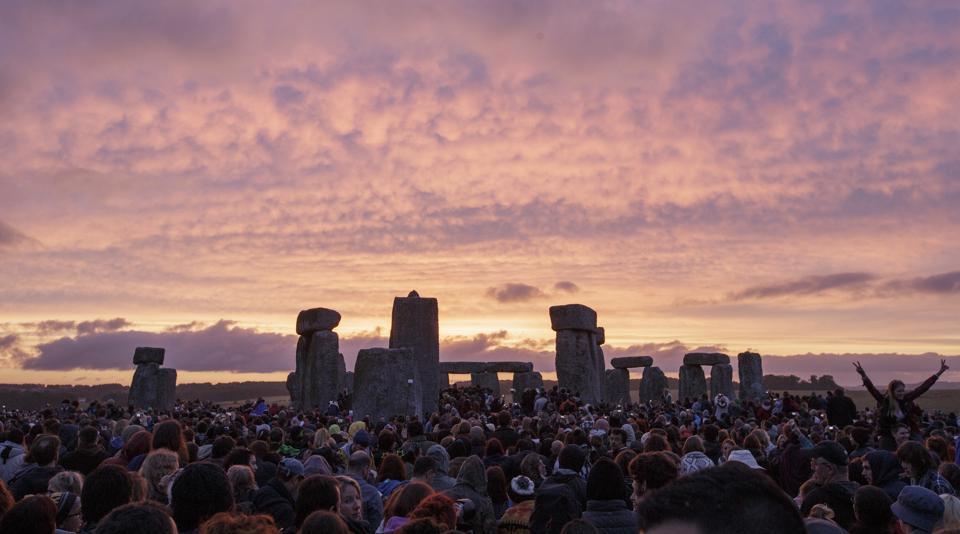 Archaeologists find huge ring of ancient shafts near Stonehenge ...