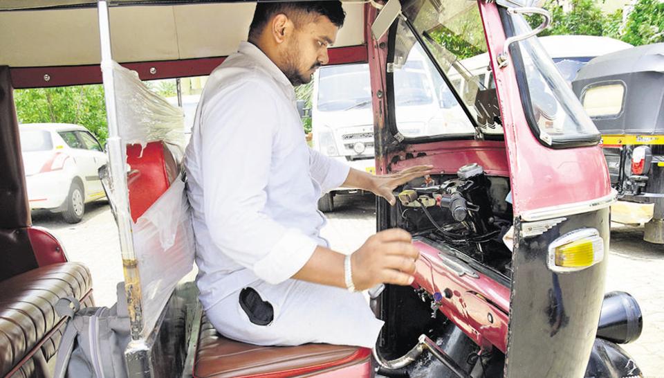 Extraordinary will to fight makes auto driver inspiration to many in ...