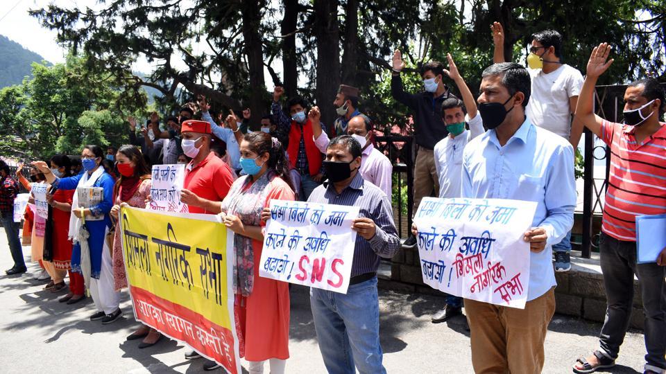 Shimla Nagrik Sabha stages protest over inflated bills | Hindustan Times