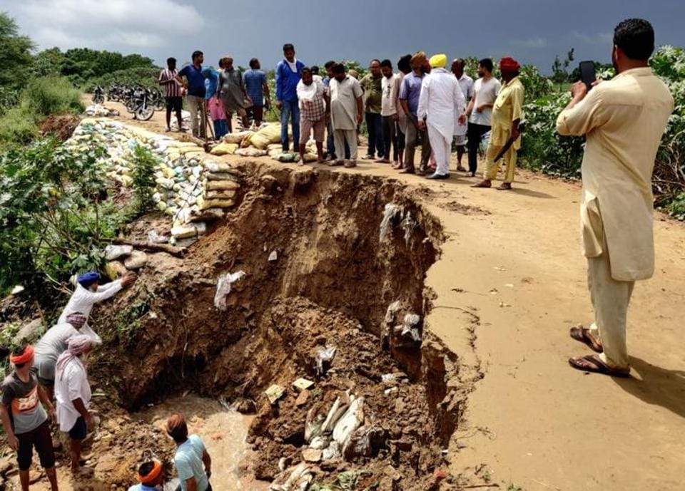Part of Ghaggar’s bank near Moonak town damaged | Hindustan Times