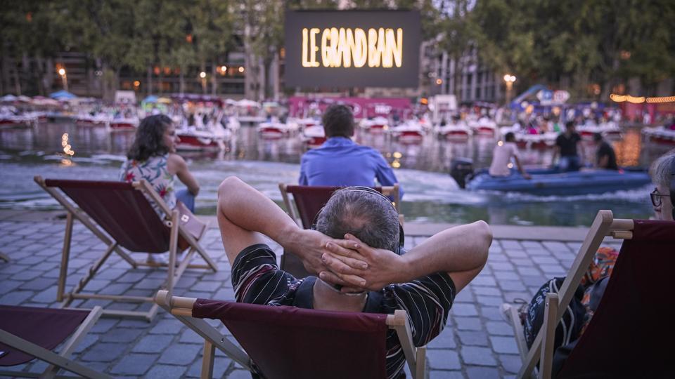 Photos: Parisians unwind as the Seine hosts an open-air cinema ...