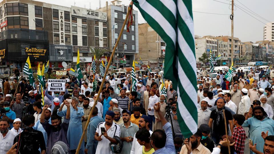 At least 40 people injured in blast at Karachi rally | World News
