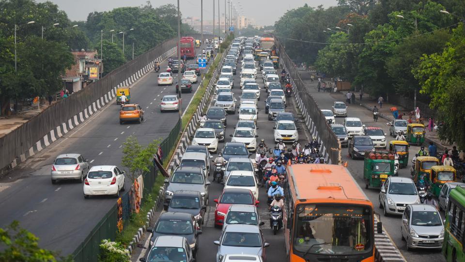 With limited public transit, traffic rises in unlocked Delhi | Latest ...