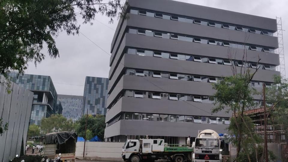 PMC ropes in corporates to turn its building into hospital | Hindustan ...