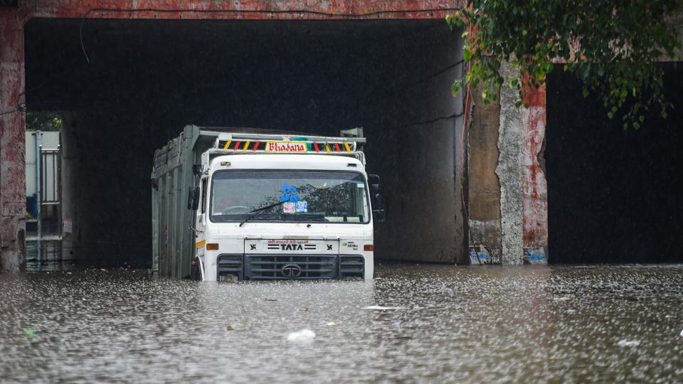 Heavy rain in Delhi leads to waterlogging at several places | Latest ...