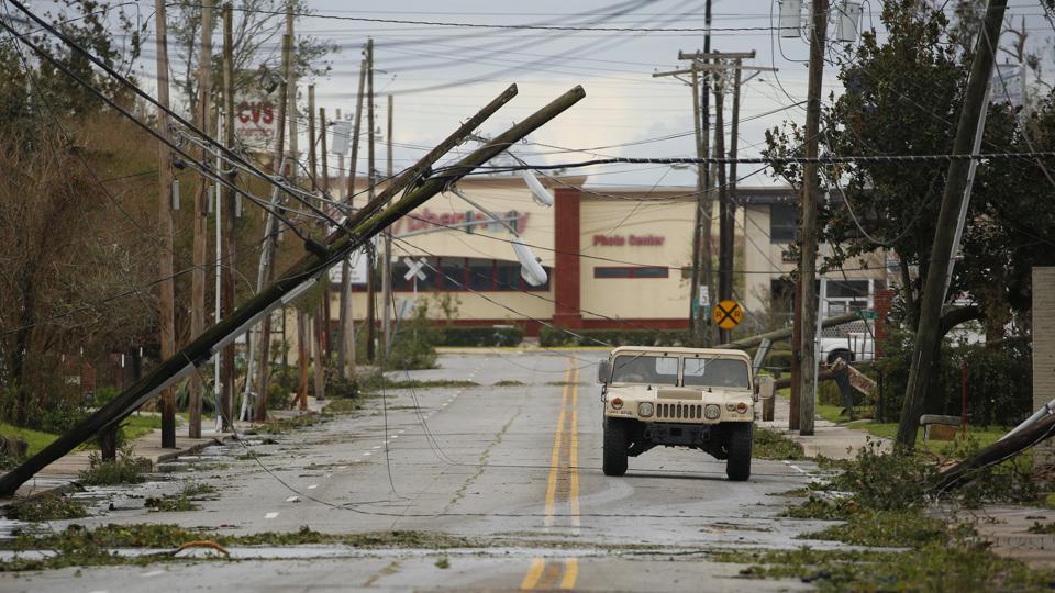 Hurricane Laura slams southwestern Louisiana, gutting buildings and ...