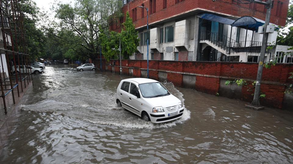 Waterlogging in several areas after rains in Delhi | Latest News Delhi
