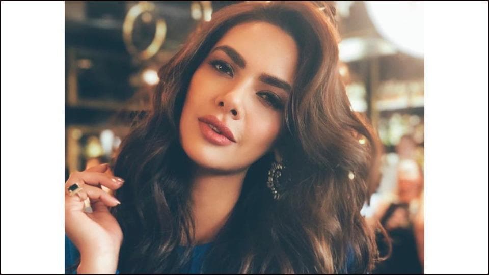 Esha Gupta makes fans’ jaws drop in awe as she pulls off Upavistha ...
