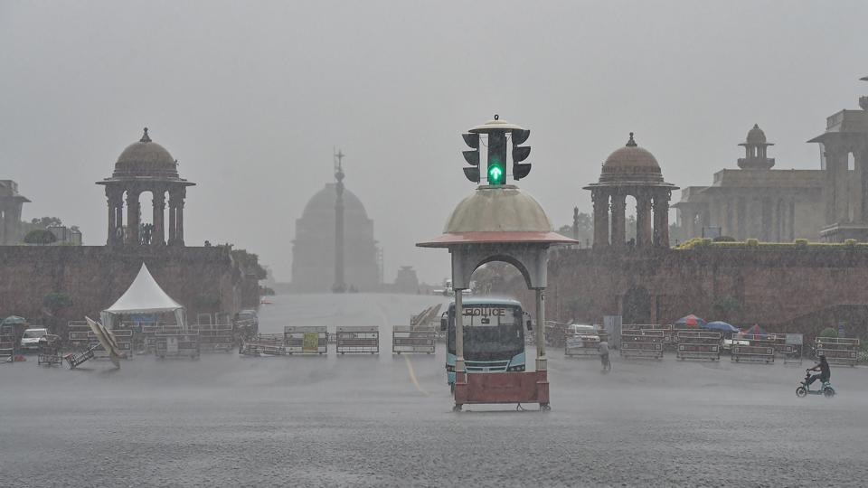 Delhi to experience very light rain today; mercury to remain high ...
