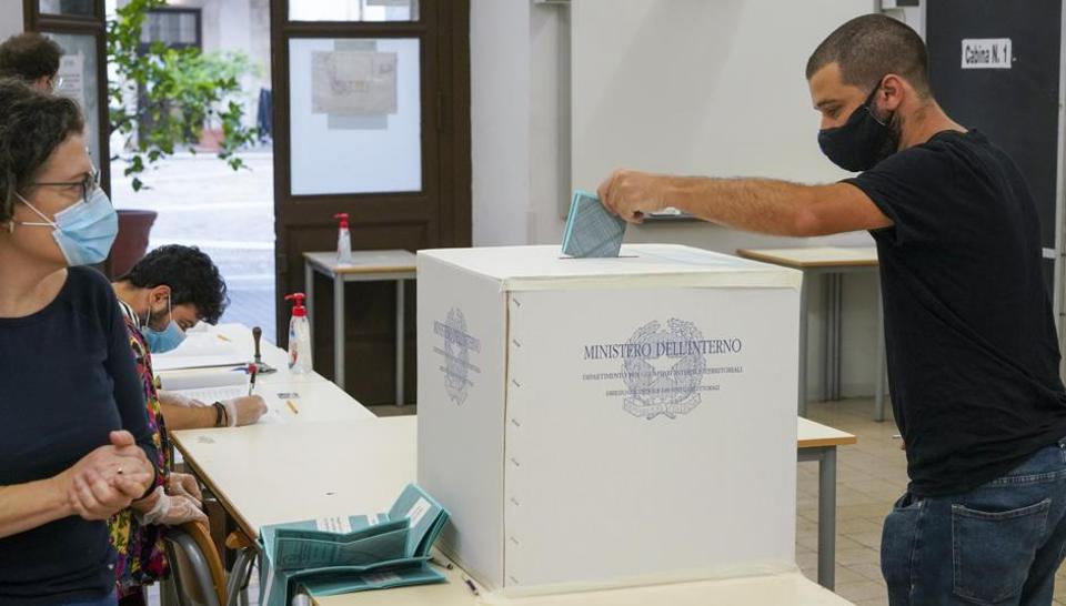 Italians vote in 7 regional contests shaped by pandemic | World News