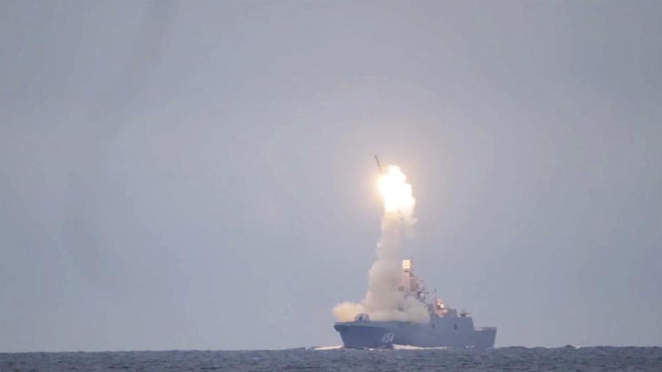 Russia reports successful test launch of hypersonic missile | World ...