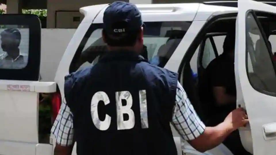 Gang Poses As CBI Police Officers And Robs People Of ATM Cards Money gang-poses-as-cbi-police-officers-and-robs-people-of-atm-cards-money