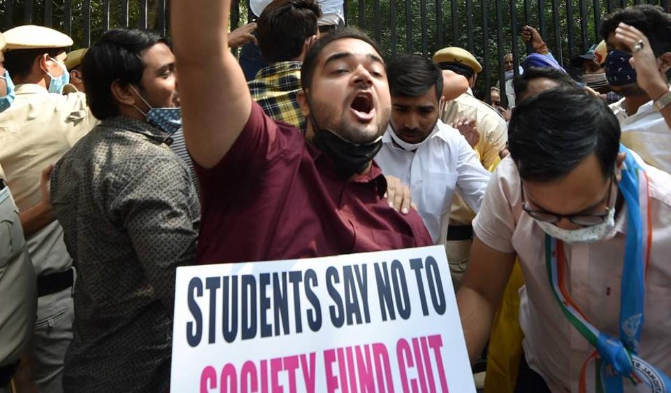 NSUI stages protest over Delhi govt’s directive to DU colleges over ...