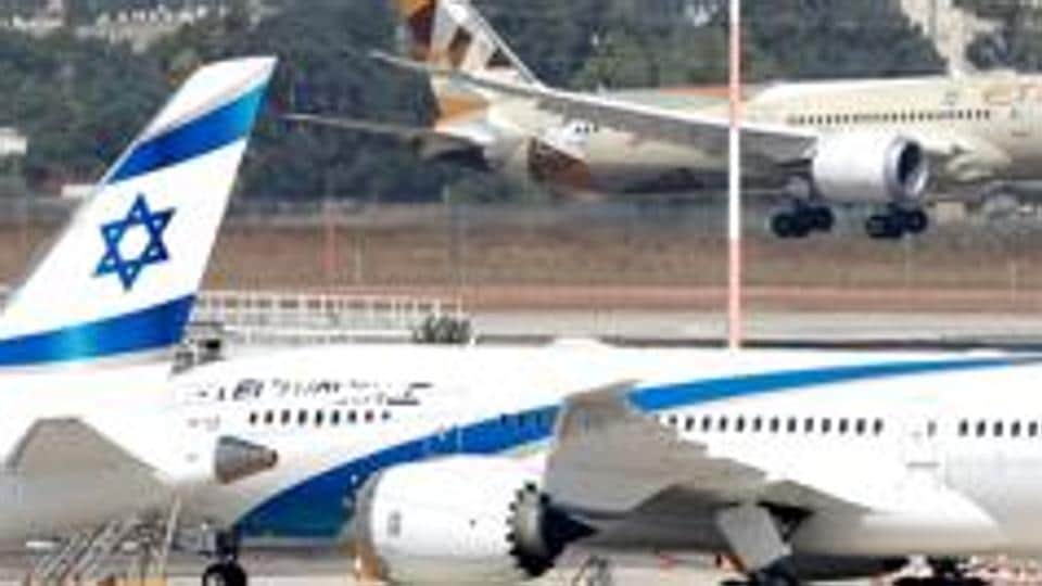 First plane with Israeli tourists lands in UAE after the historic ...