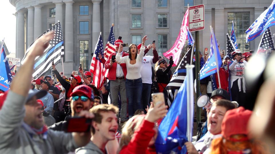 Clashes erupt between protest groups as thousands rally for Trump ...