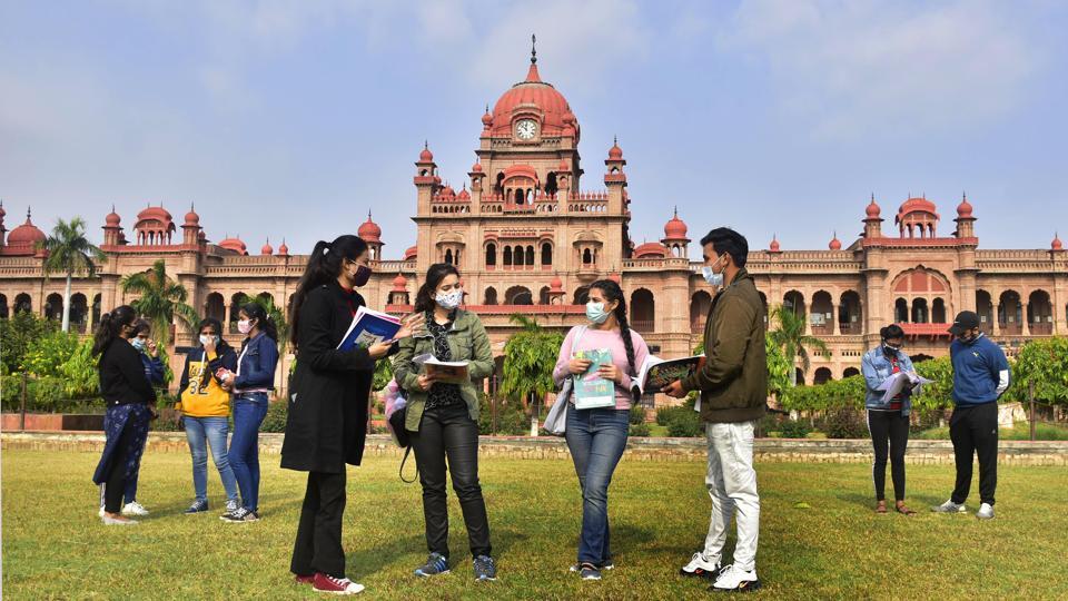 Karnataka colleges reopen with Covid-19 protocols in place | Hindustan ...