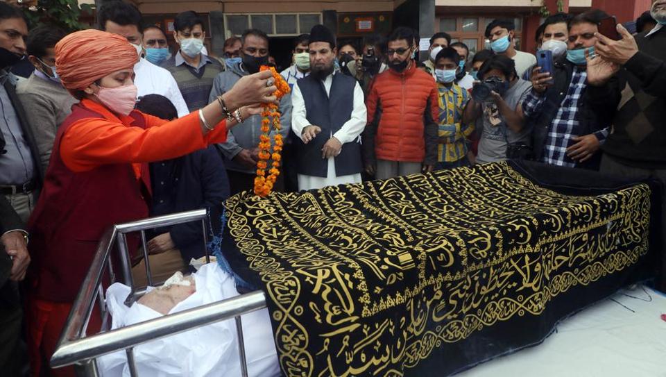 Tributes pour in as Lucknow bids farewell to Maulana Kalbe Sadiq ...