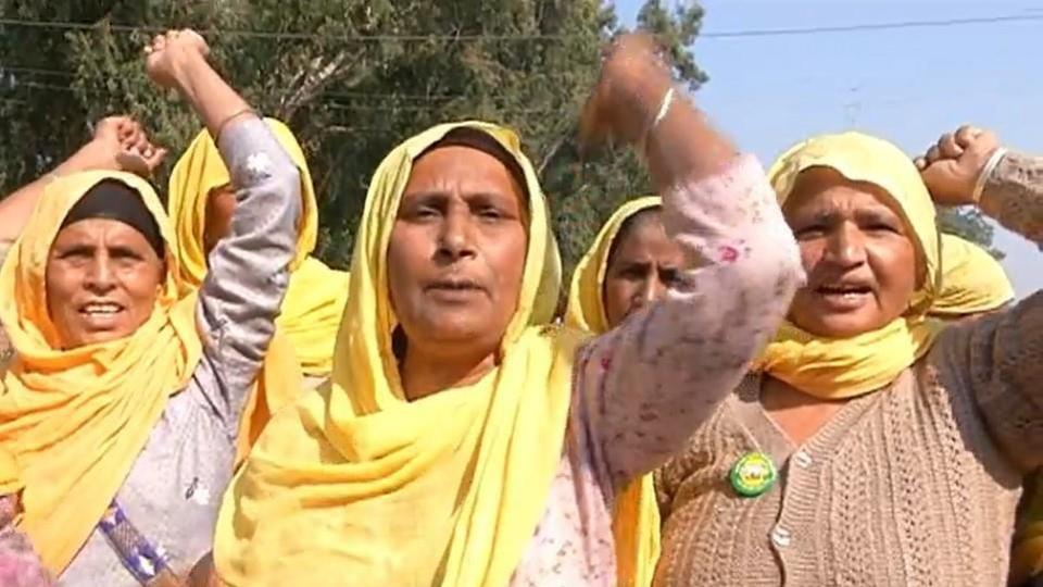 Women march at par in farmers protest - Hindustan Times