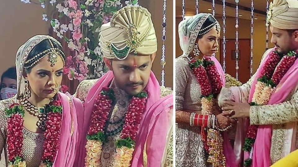 Shweta Ki ShaAdi: Aditya Narayan, Shweta Agarwal twin in ivory-gold ... Shweta Ki ShaAdi: Aditya Narayan, Shweta Agarwal twin in ivory-gold ...