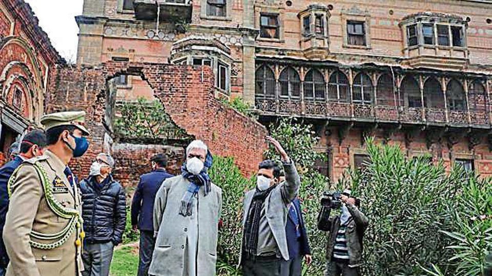 L-G Sinha visits Mubarak Mandi Heritage Complex, reviews restoration ...