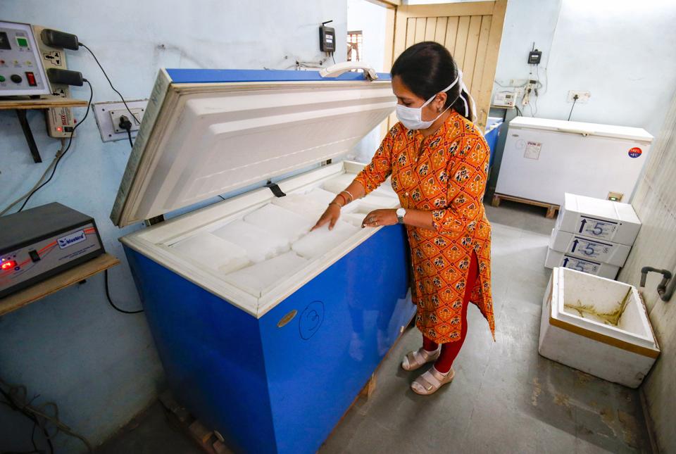 Covid-19 vaccine in India: Training complete, dry run to begin in ...