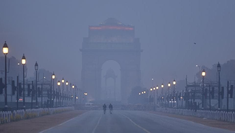 Chilly Delhi on cold wave brink, temperature falls by 1-2 degrees ...
