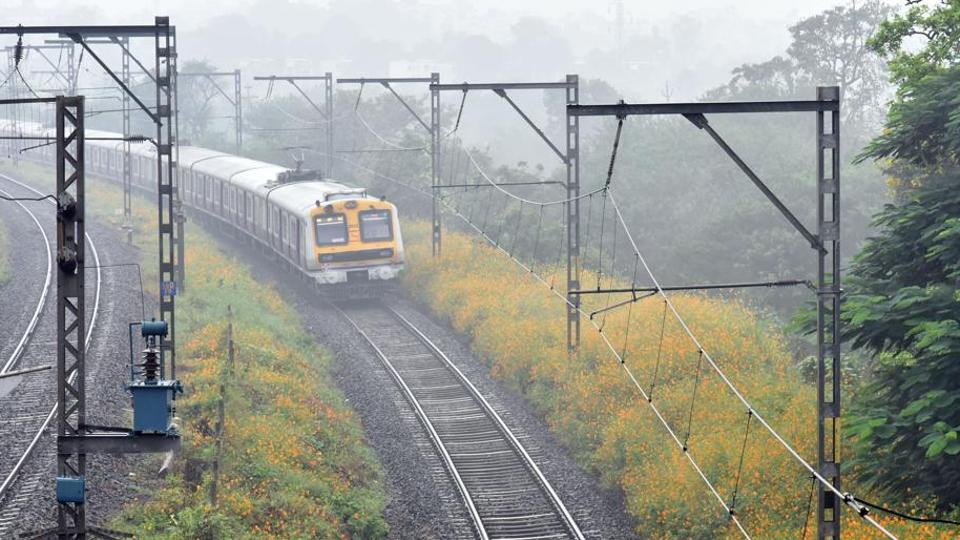 Demand to re-start Pune-Daund DEMU train | Hindustan Times