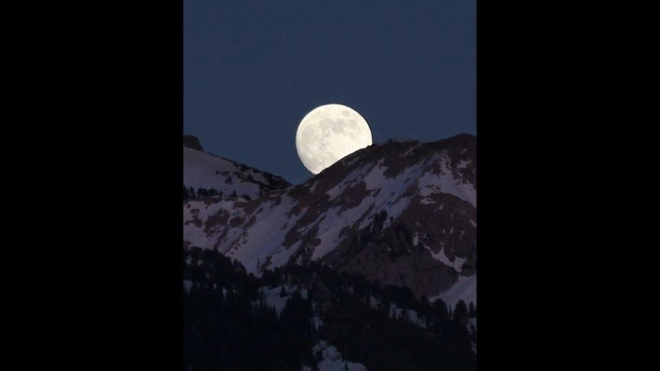 NASA shares picture of ‘Wolf Moon’. Here’s what it is | Trending