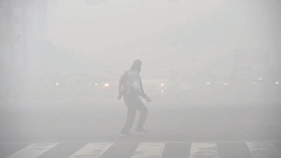 Air slips into severe zone, city witnesses first smog episode | Latest ...