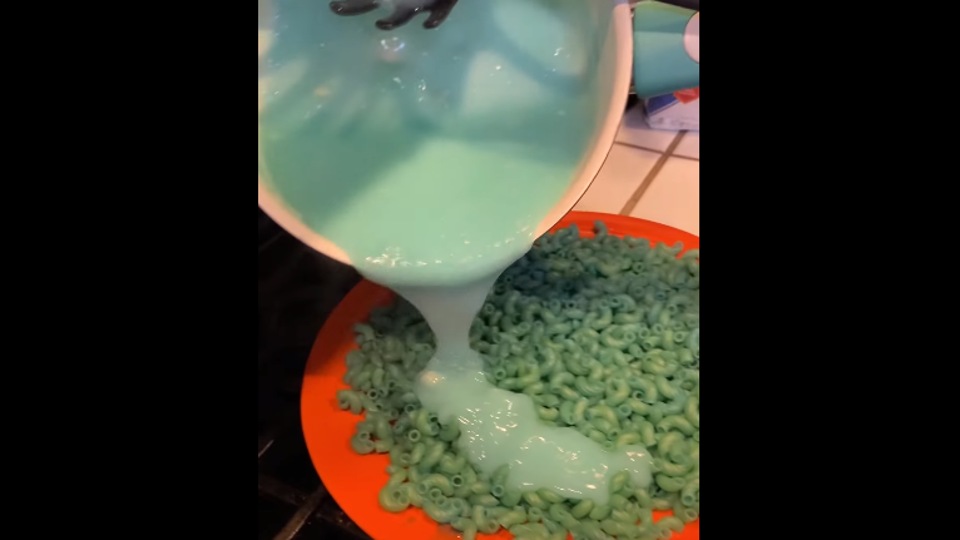 ‘Alien pasta’: Dish cooked using blue-coloured energy drink horrifies ...