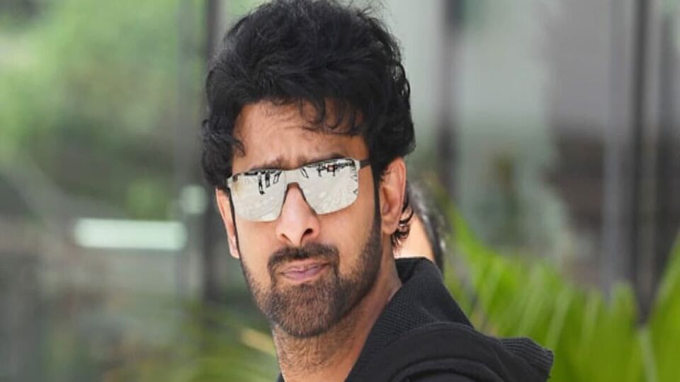 பாதி சம்பளத்தை திருப்பி கொடுத்த நடிகர் பிரபாஸ்